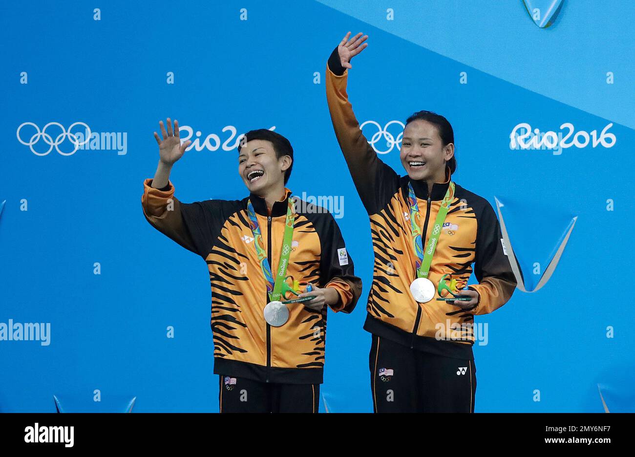 Malaysia's silver medalists Pandelela Rinong, right, and Cheong Jun ...