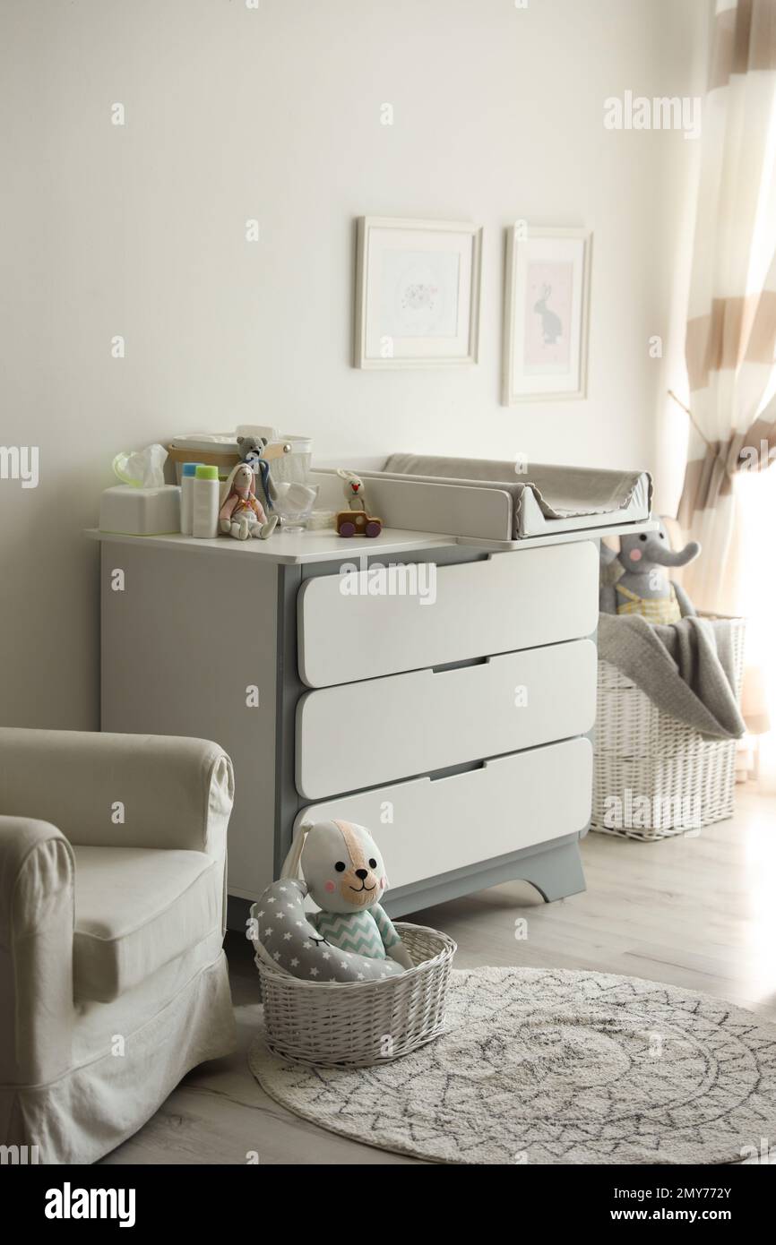 Changing diaper floor hi-res stock photography and images - Alamy