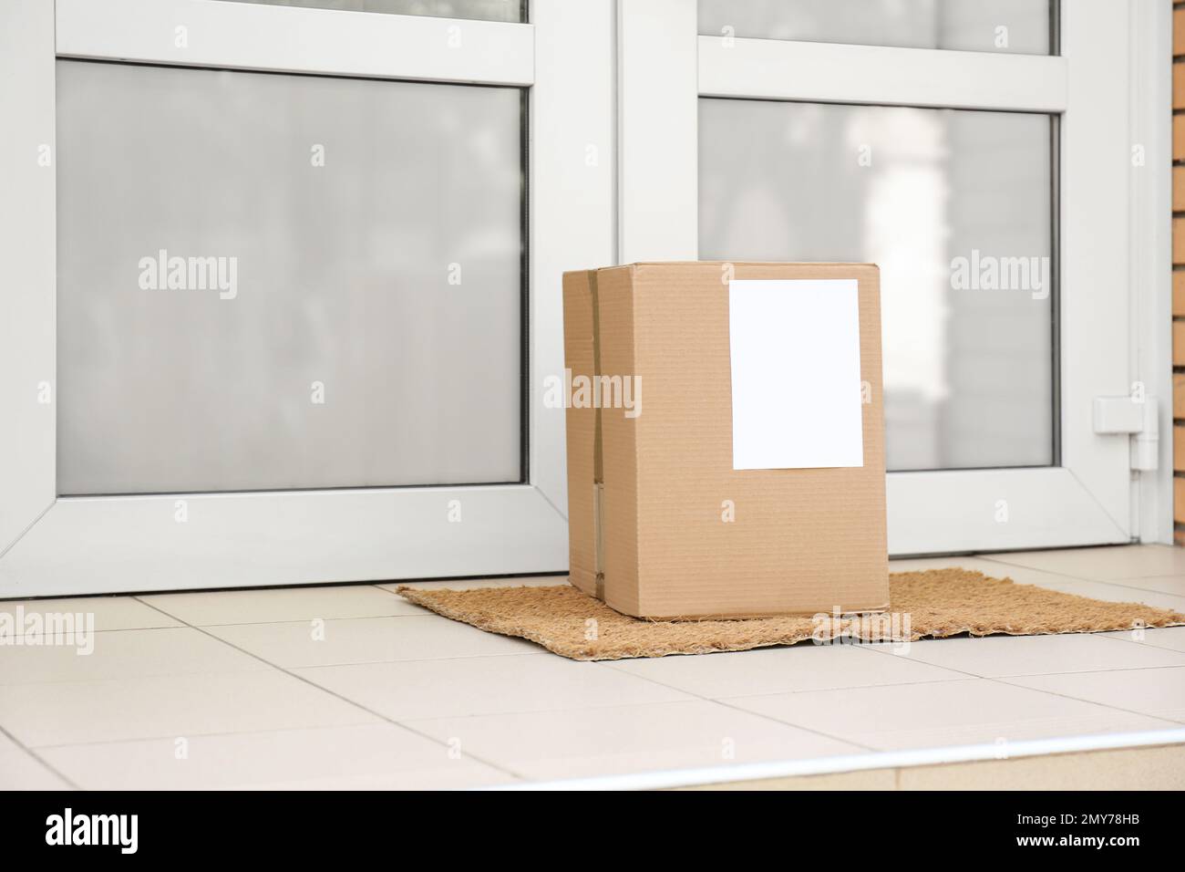 Parcel at door hi-res stock photography and images - Alamy