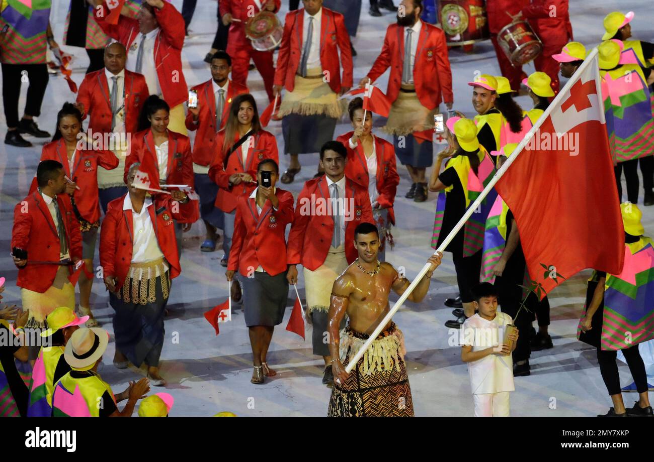 Pita Nikolas Aufatofua carries the flag of Tonga during the opening ...
