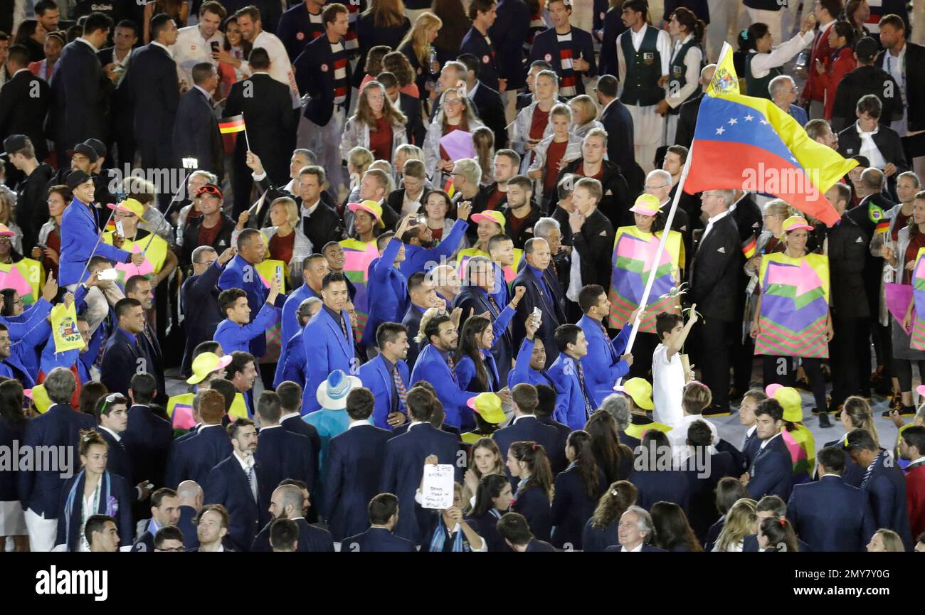 Ruben Limardo Gascon carries the flag of Venezuela during the opening ...