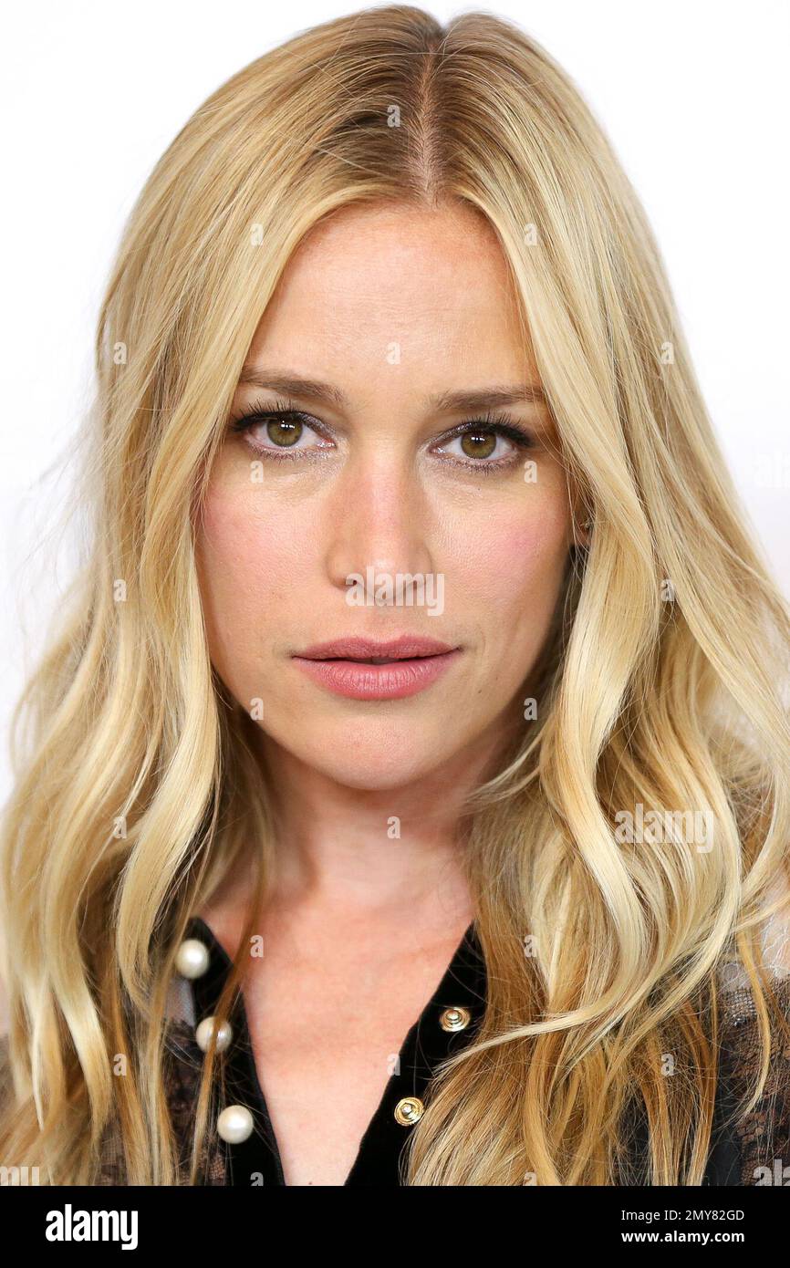 Piper Perabo, a cast member in the television series "Notorious ...