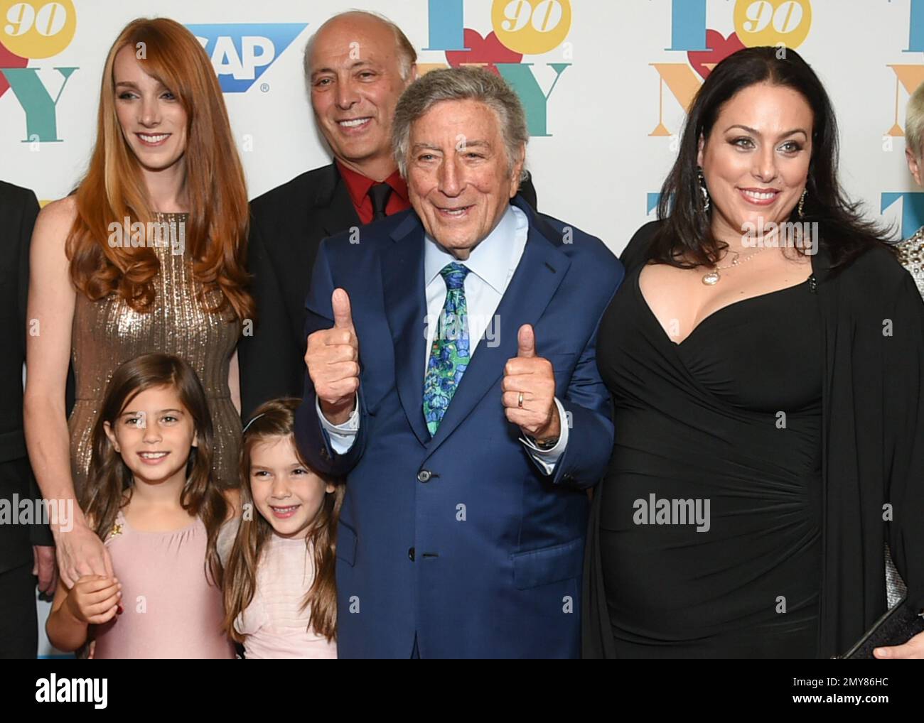 Singer Tony Bennett poses with family members including his daughter ...