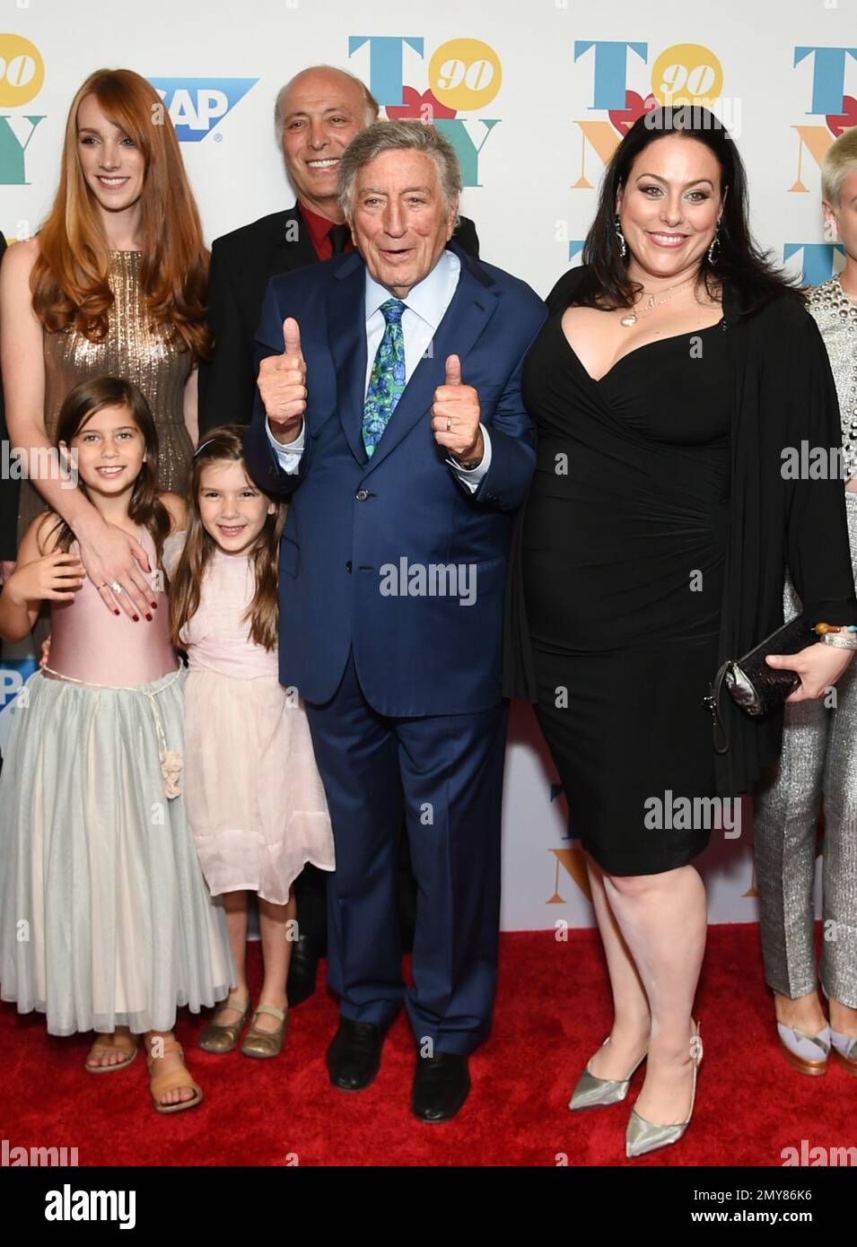 Singer Tony Bennett poses with family members including his daughter ...