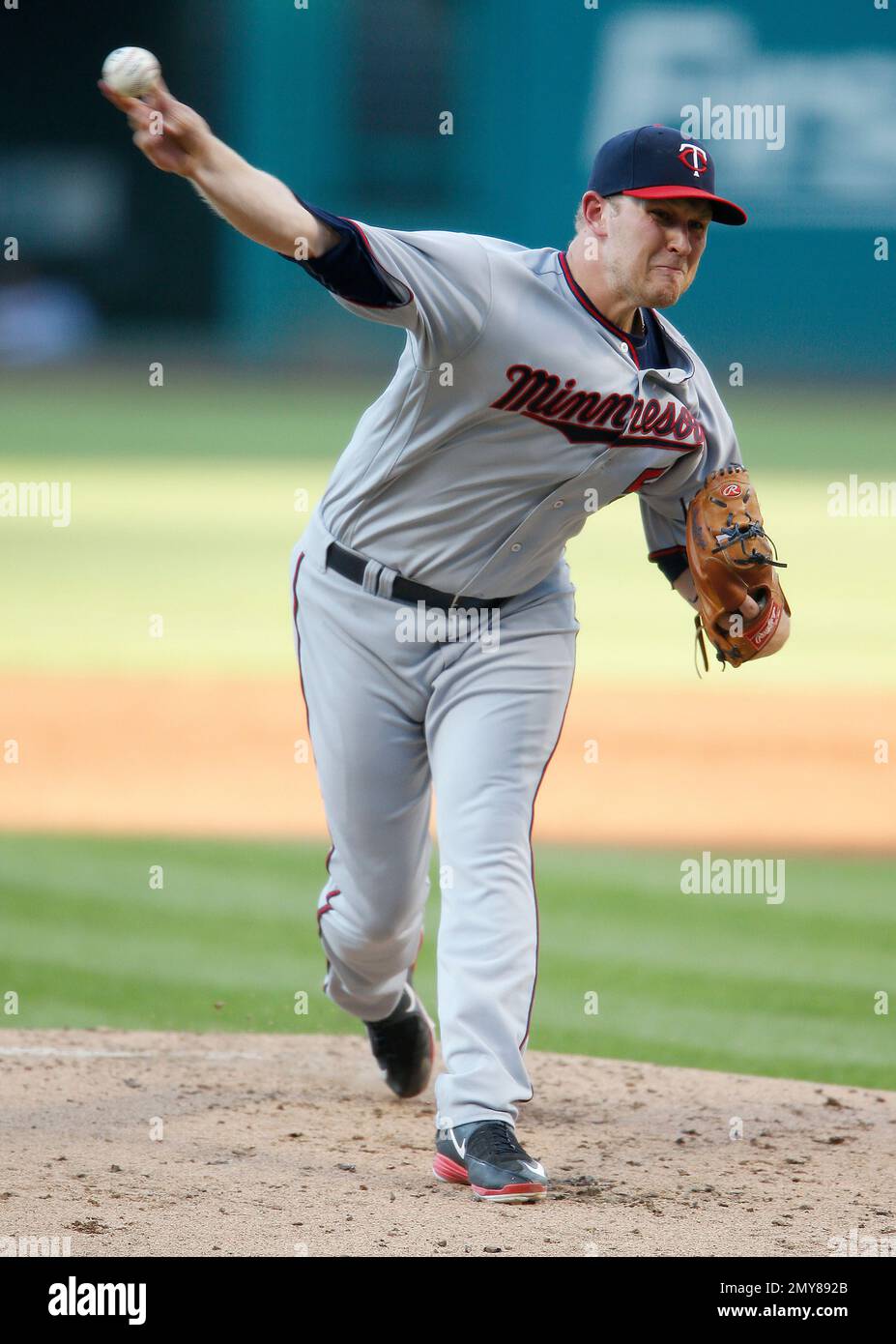 Minnesota Twins starting pitcher Tyler Duffey delivers against the ...