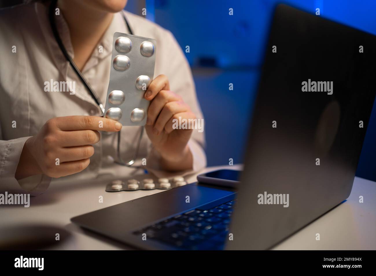 Gp writing a prescription hi-res stock photography and images - Alamy