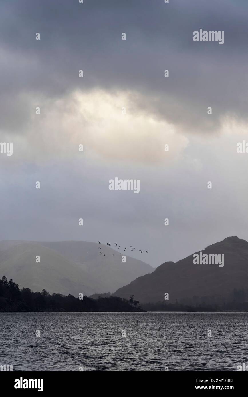 Beautiful Winter sunrise landscape over Ullwater in English Lake ...