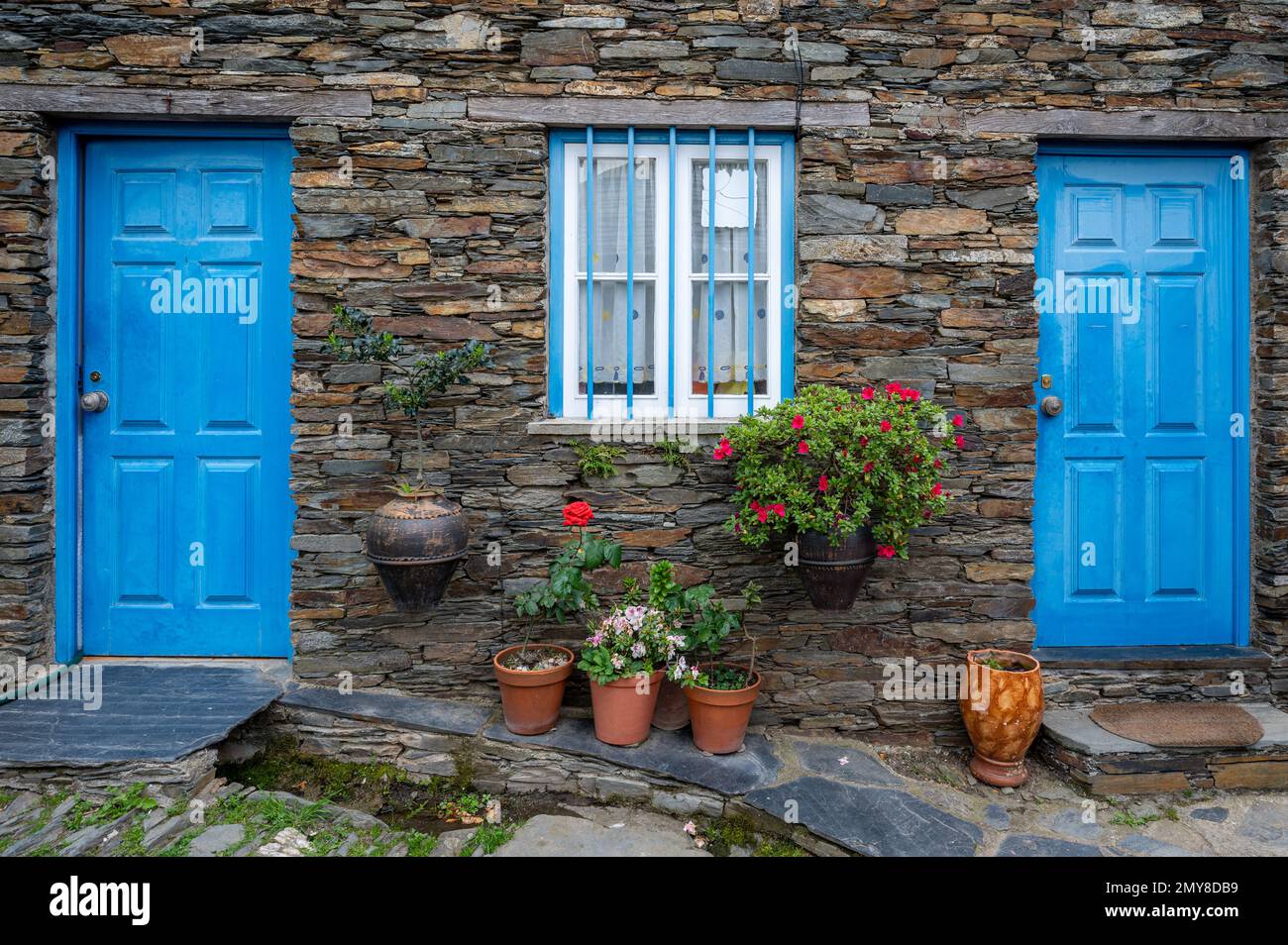 Ancient doors and traditional houses hi-res stock photography and ...