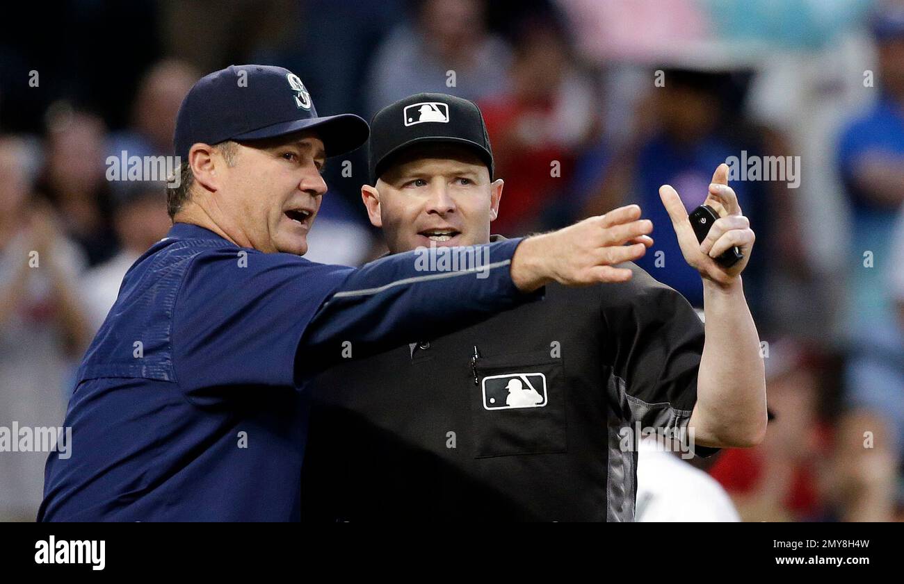 Seattle Mariners manager Scott Servais argues a call in favor of the ...