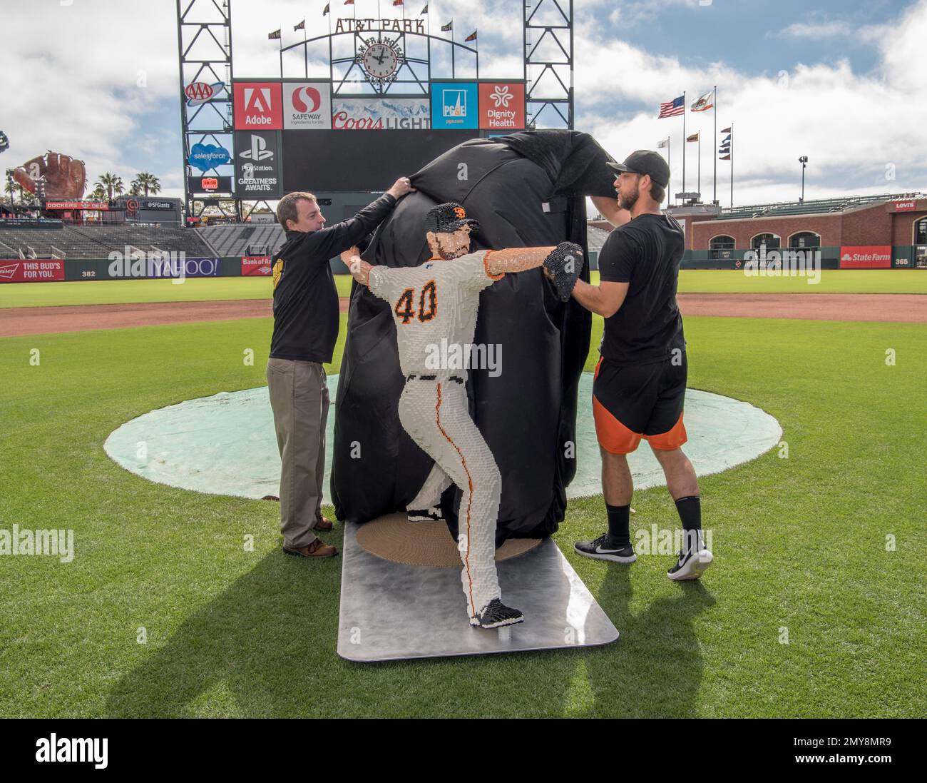 San Francisco Giants pitcher Madison Bumgarner unveils his life-size ...