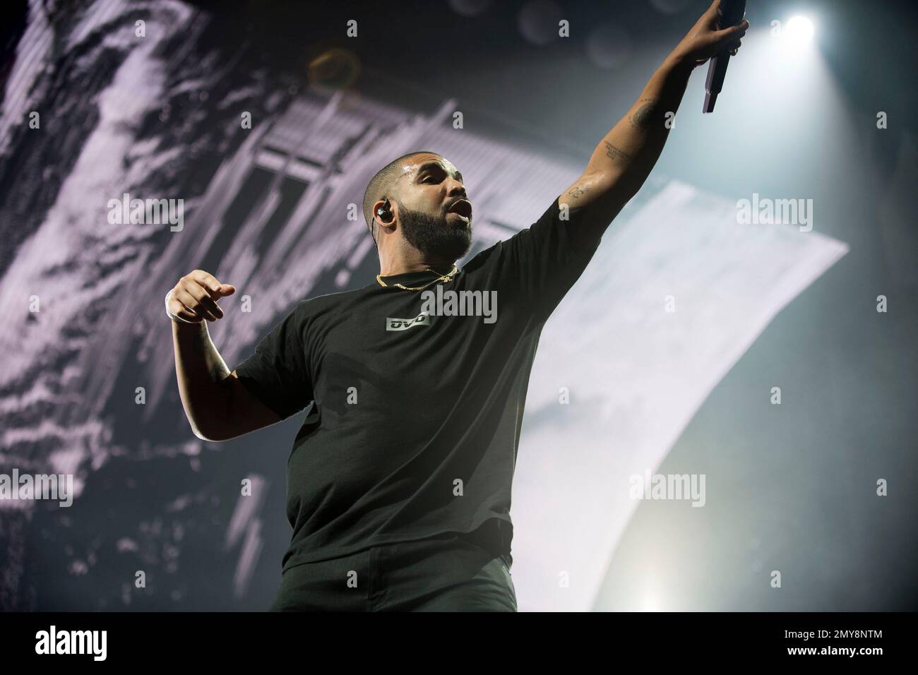 Drake performs on stage during the Summer Sixteen Tour on Sunday, July ...
