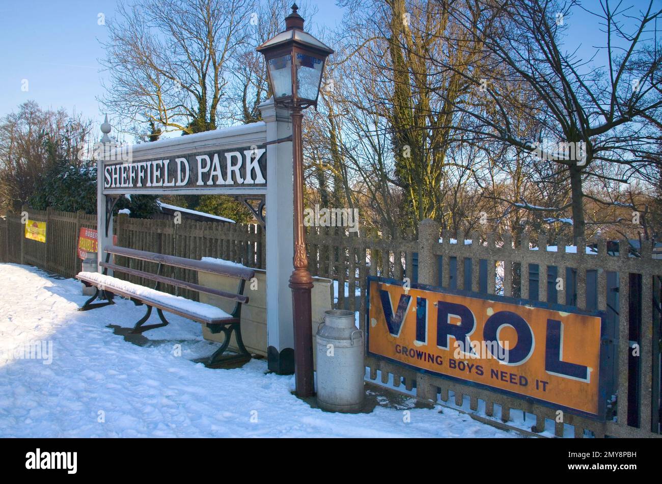 Sheffield park station sign hi-res stock photography and images - Alamy