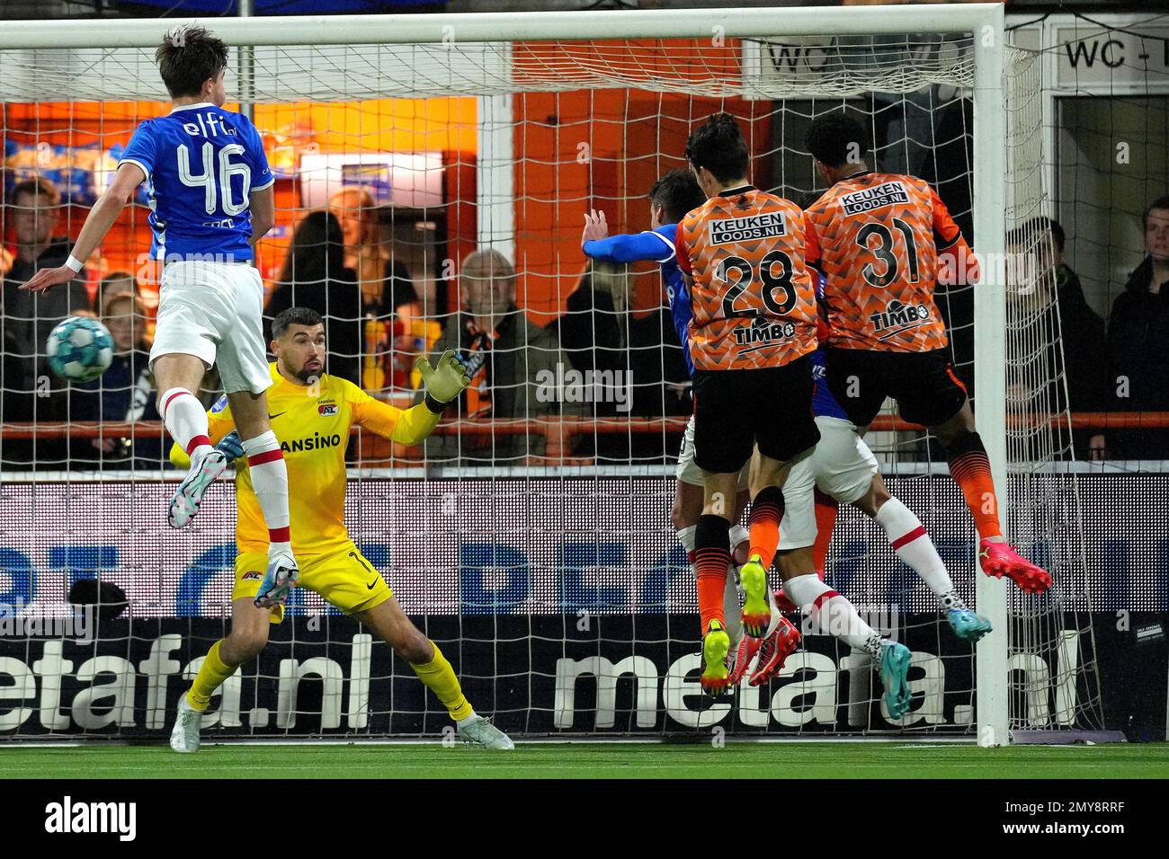 VOLENDAM - Xavier Mbuyamba of FC Volendam scores during the Dutch ...