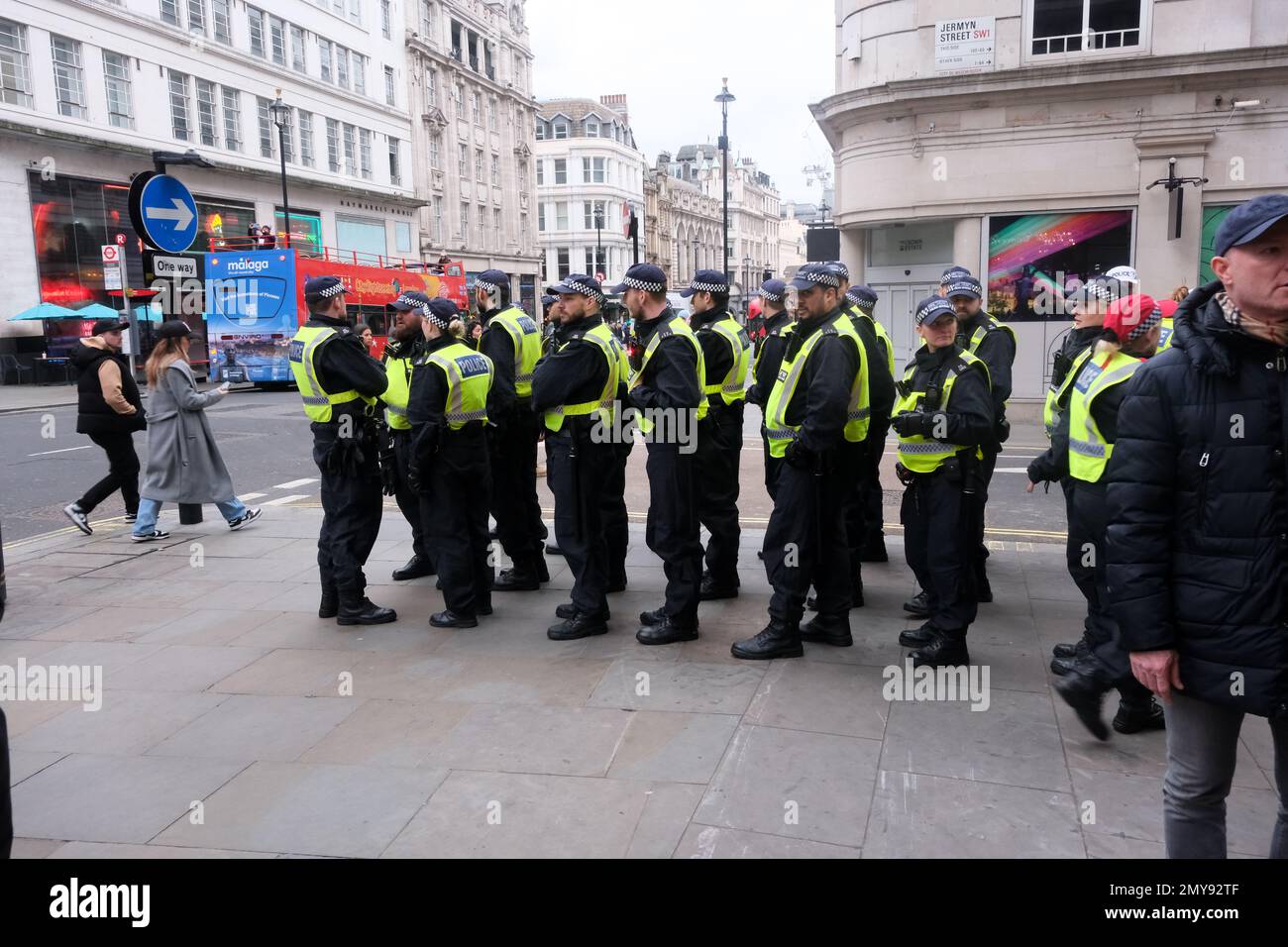 Piccadilly Circus, London, UK. 4th Feb 2023. Crowds in Piccadilly ...