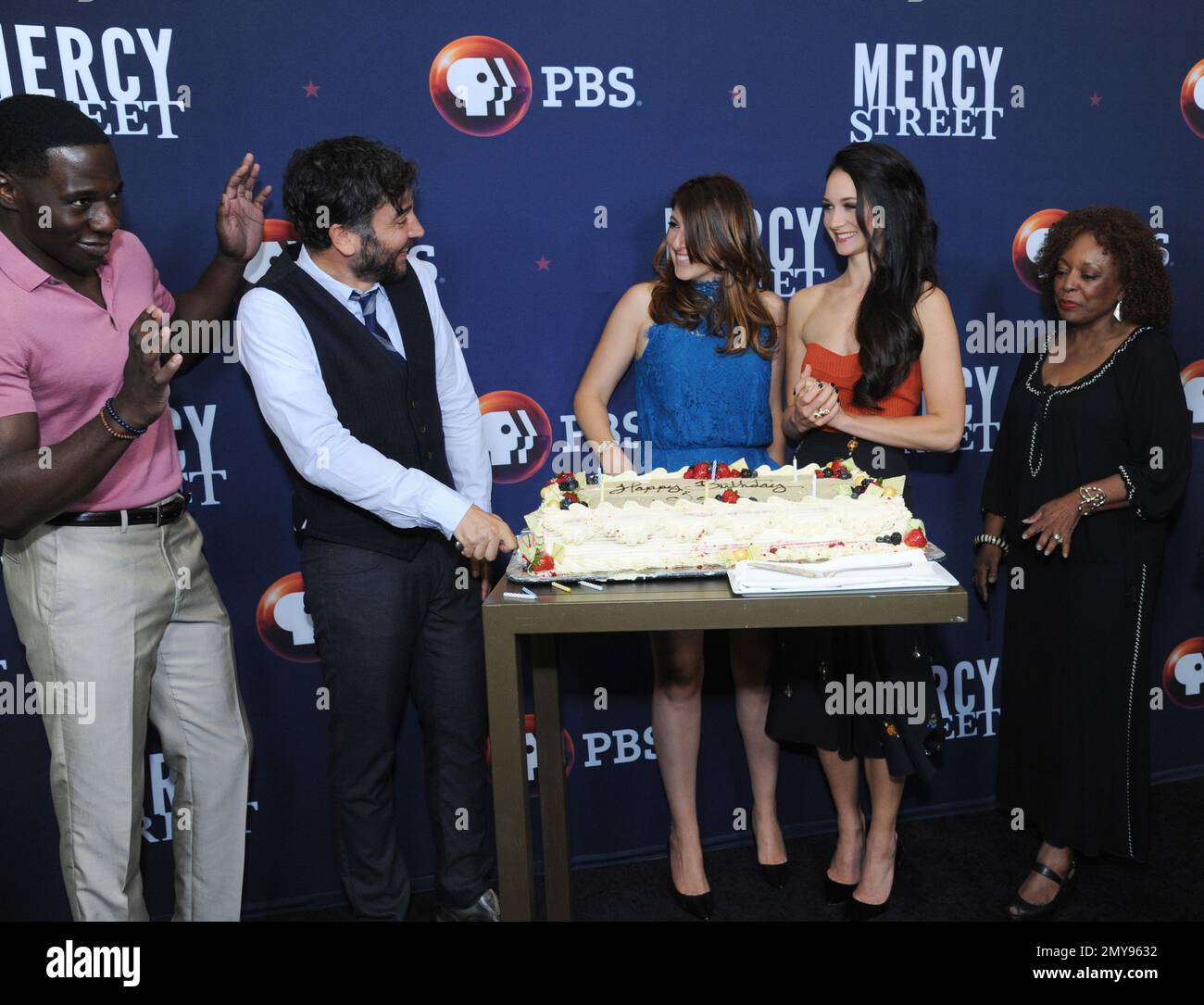 Josh Radnor, second left left, celebrates his birthday with cast-mates ...