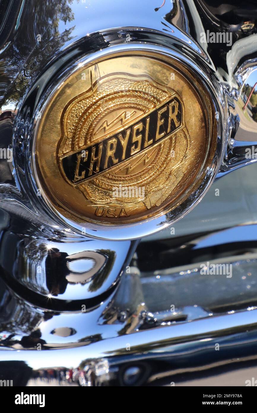 Classic chrysler emblem hi-res stock photography and images - Alamy