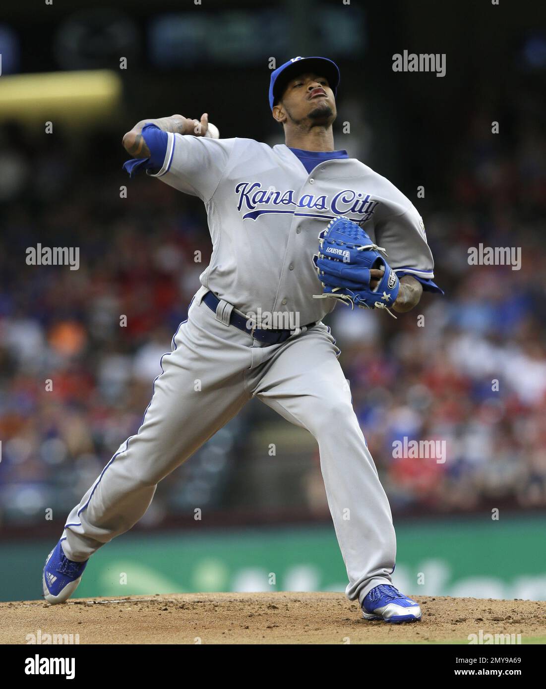Kansas City Royals starting pitcher Yordano Ventura throws during the ...