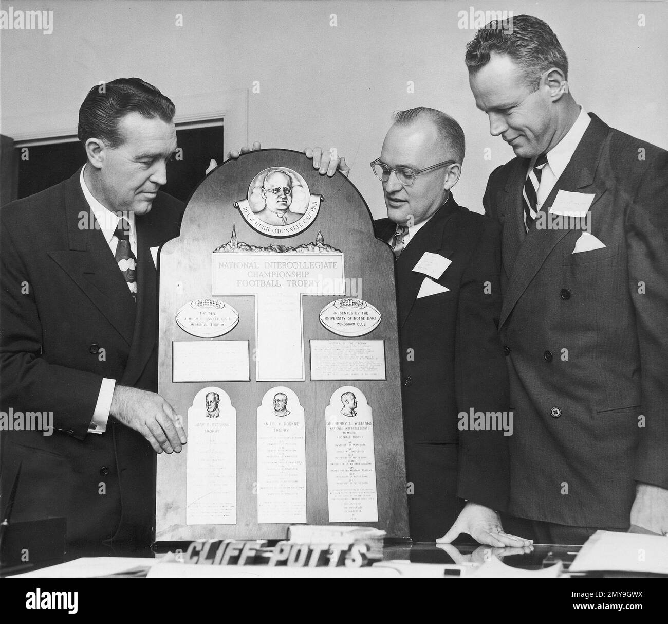 Notre Dame football coach Frank Leahy, left, presents the O'Donnell ...