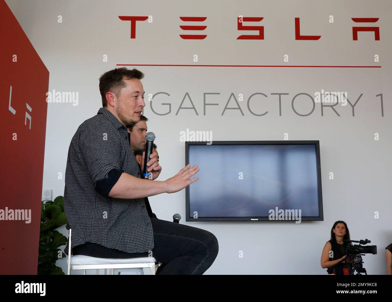 Elon Musk, CEO of Tesla Motors Inc., left, discusses the company's new ...