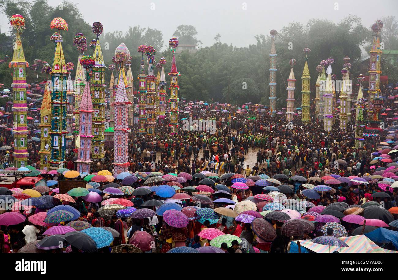 Indian Pnar or Jaintia tribesmen carry 'Rongs' or chariots and dance in ...