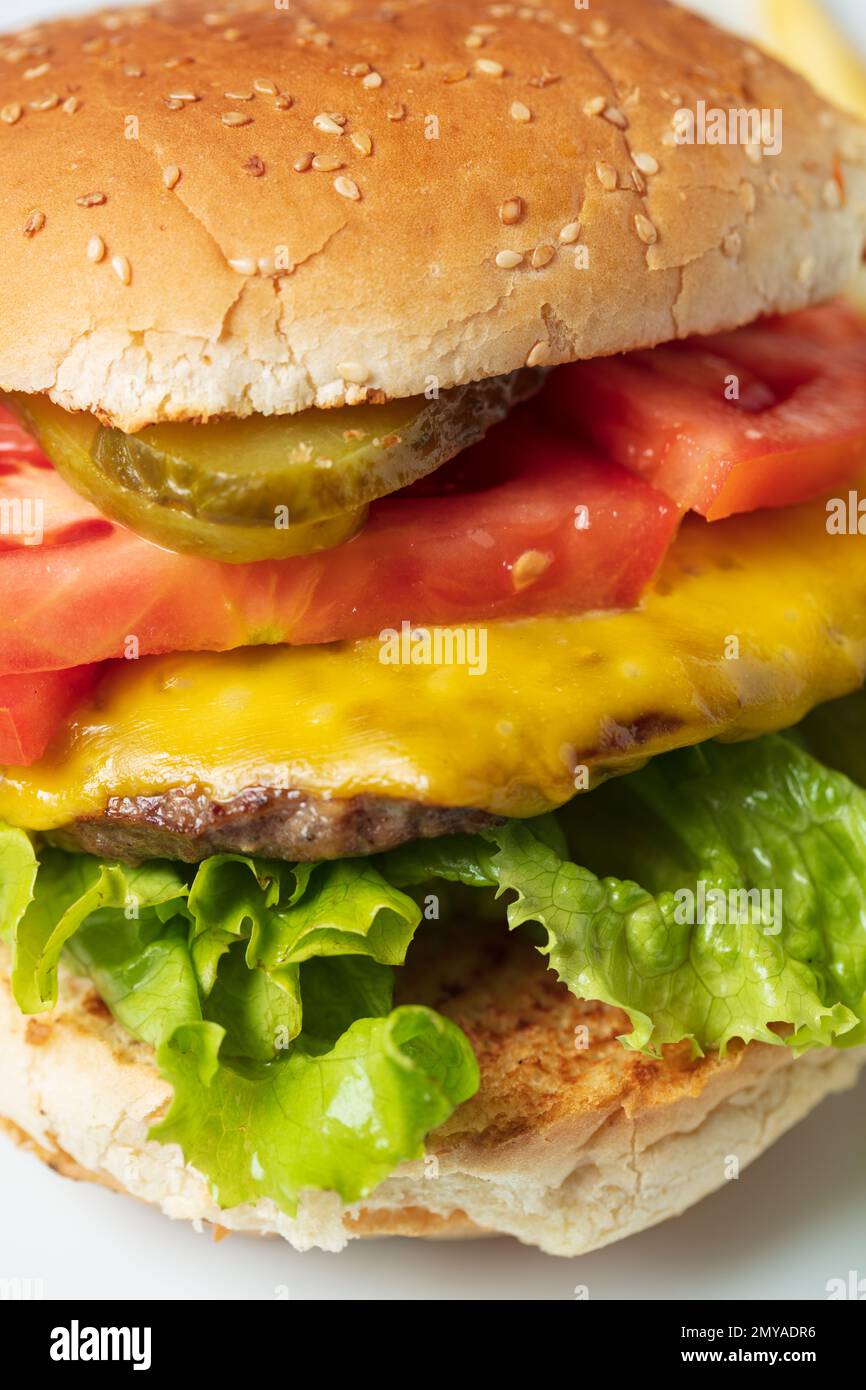 Cheeseburger with tomato and lettuce Stock Photo - Alamy