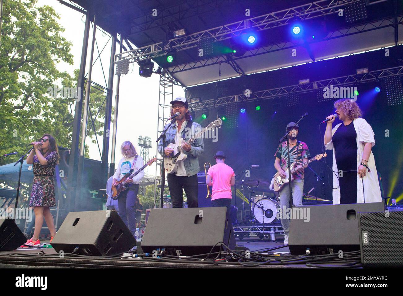 Brendan Canning, Kevin Drew, Evan Cranley, Amy Millan of Stars perform ...