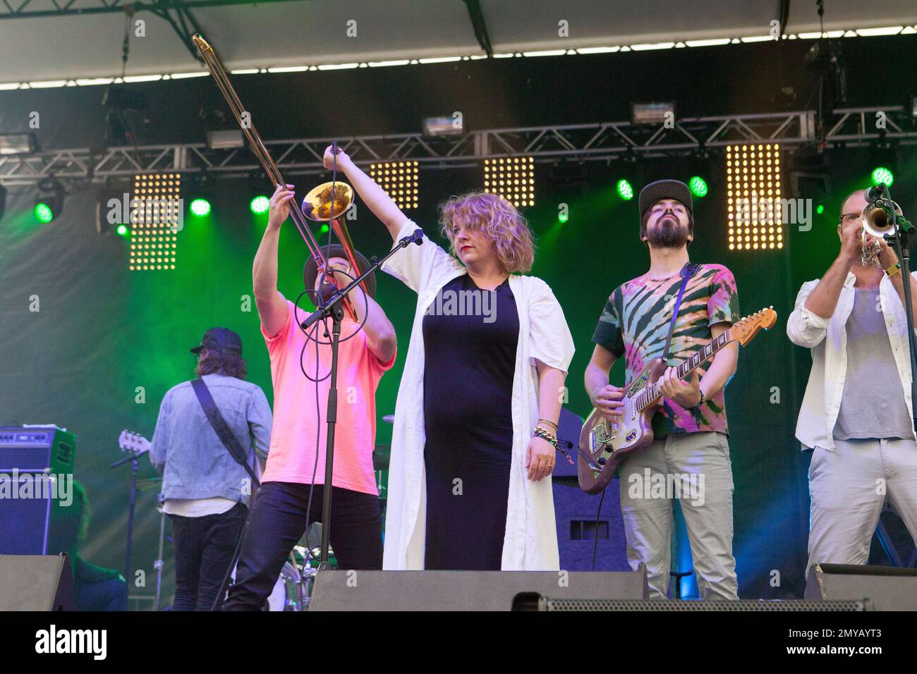 Kevin Drew, Evan Cranley, Amy Millan of Stars, Charles Spearin perform ...