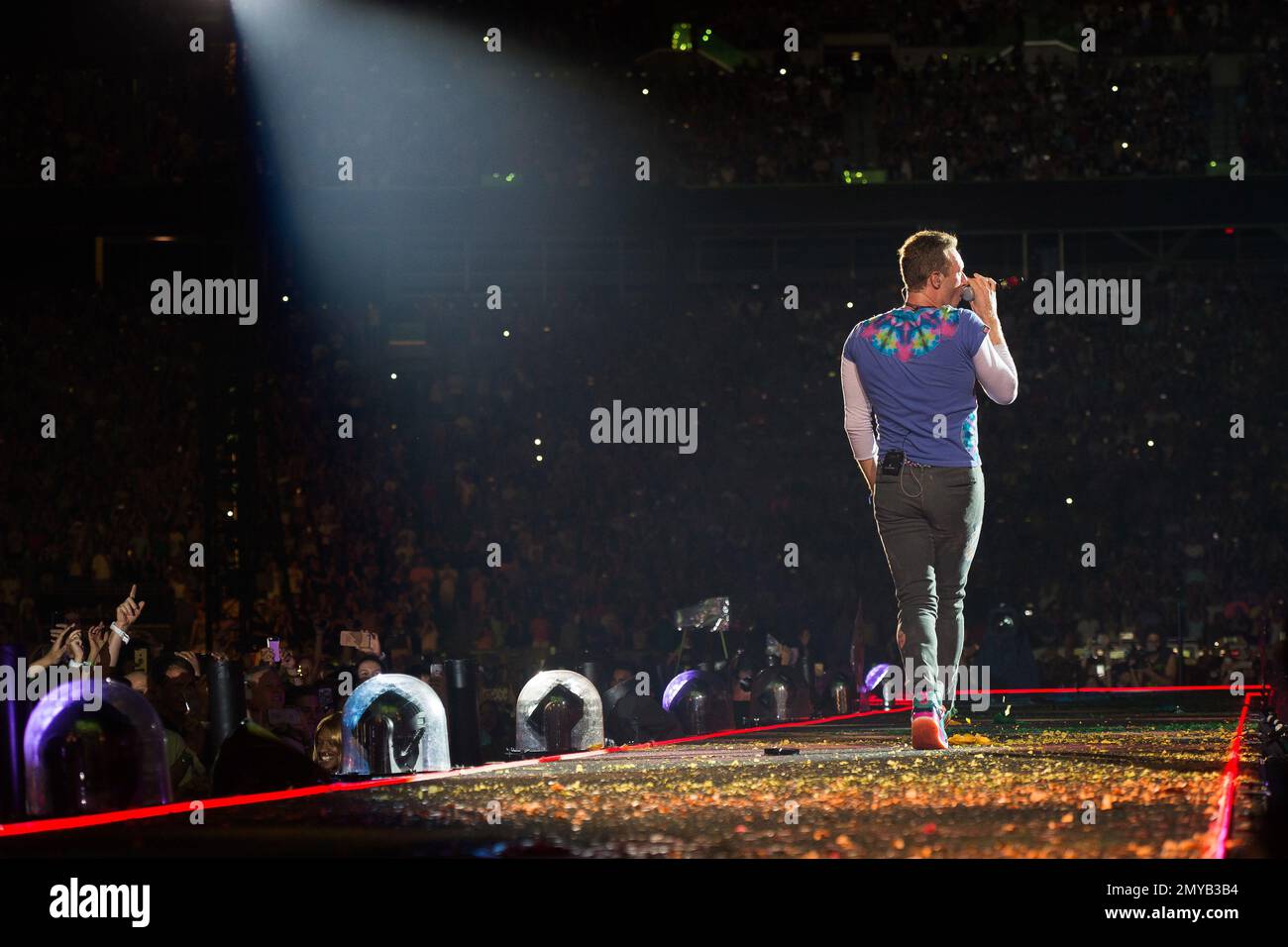 Chris Martin from the band Coldplay performs at MetLife Stadium on ...