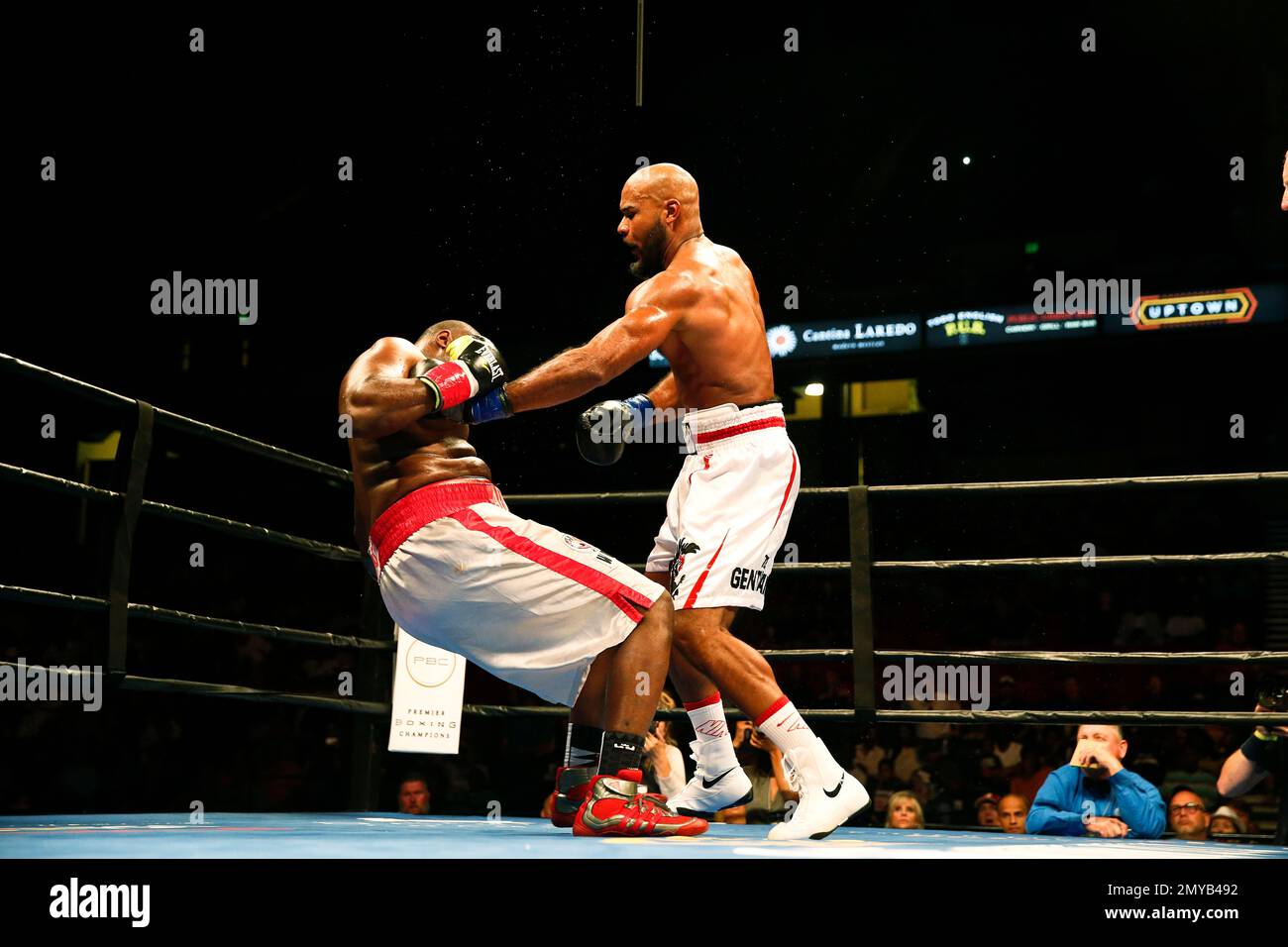 Gerald Washington, right, of Vallejo, Cali., punches Ray Austin, left ...