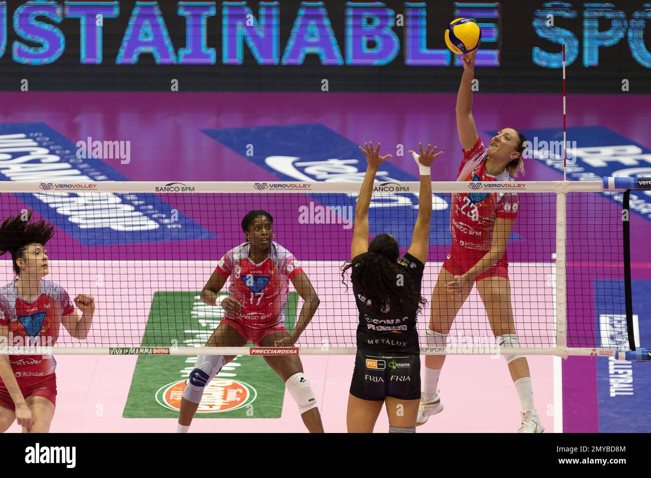 Attack of Jordan Larson (Vero Volley Milano Stock Photo - Alamy
