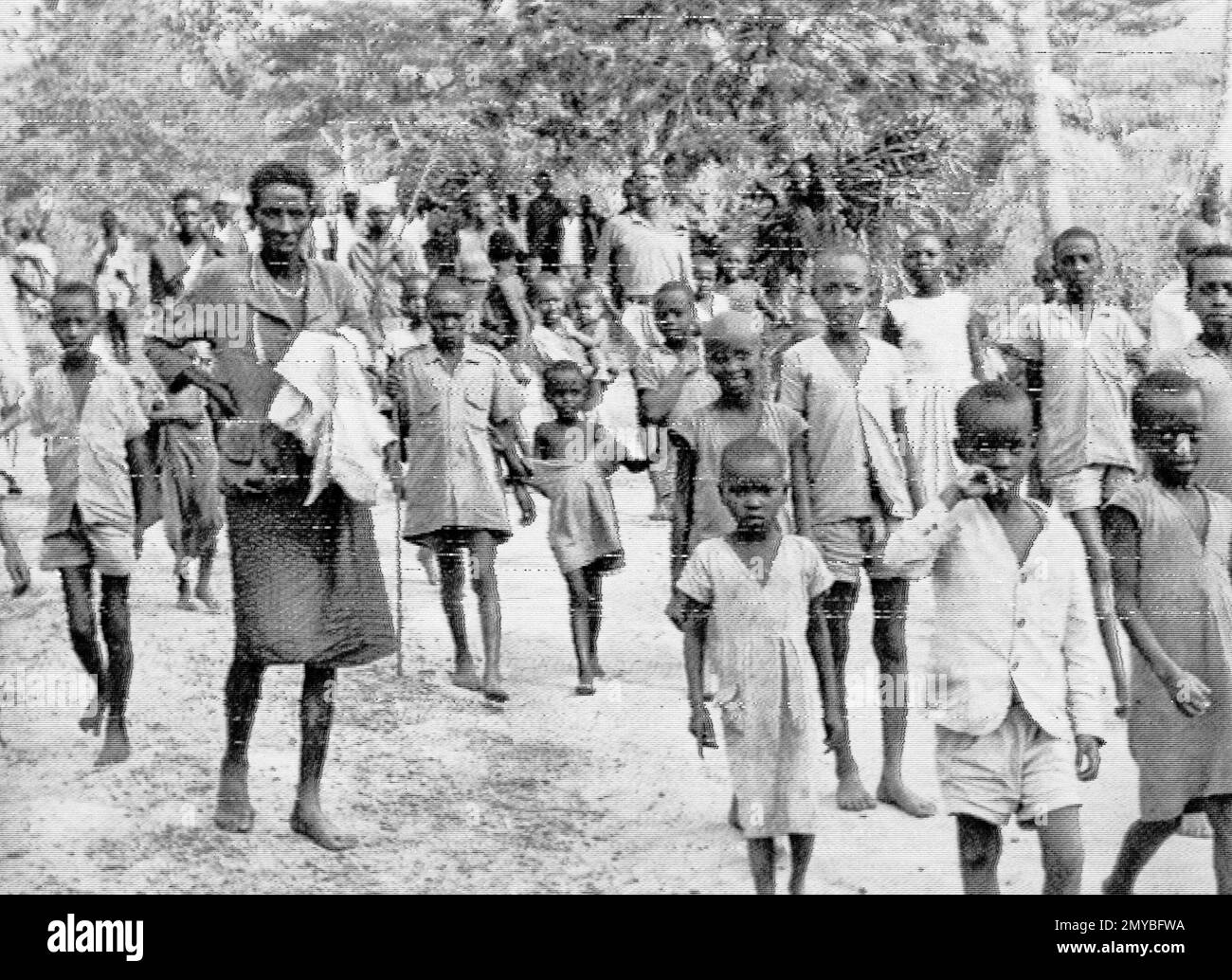 Tutsi children stream across the Rwanda border into neighboring Burundi ...
