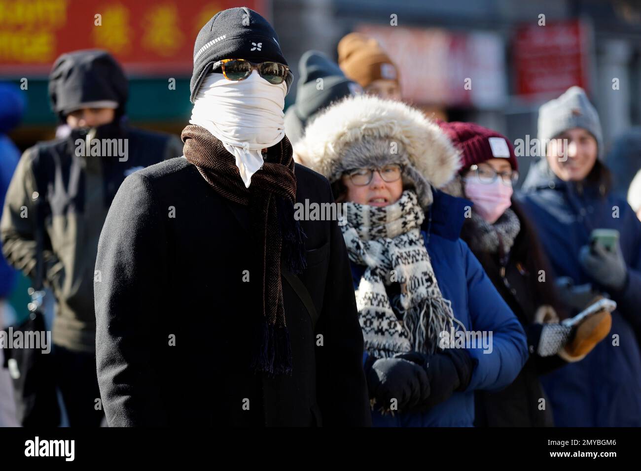 People dressed for the weather line the route for Harvard's Hasty ...