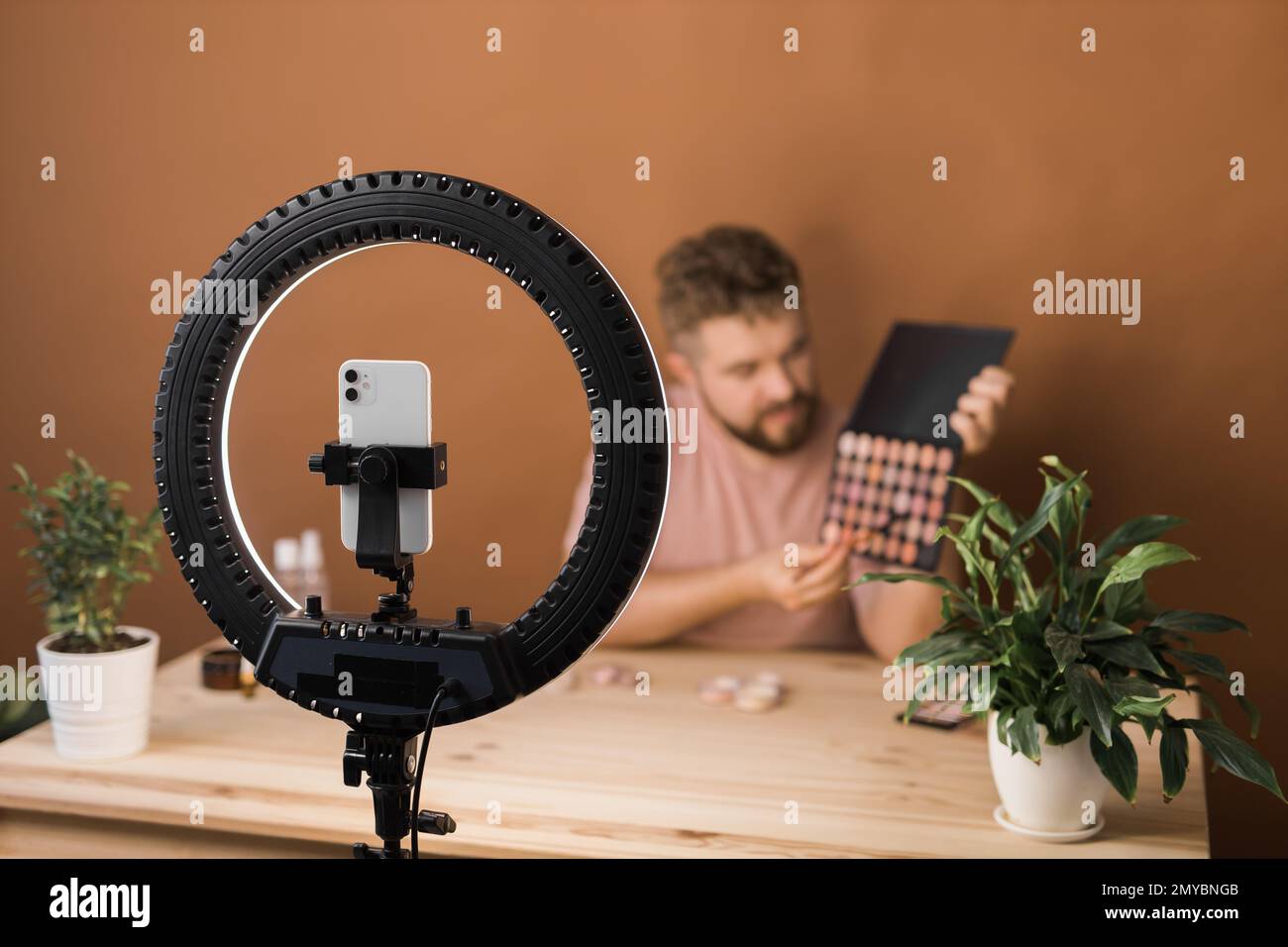 Man make up vlogger recording broadcast about cosmetics and tutorials ...