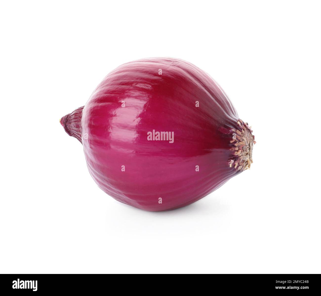 Fresh red onion bulb isolated on white Stock Photo - Alamy