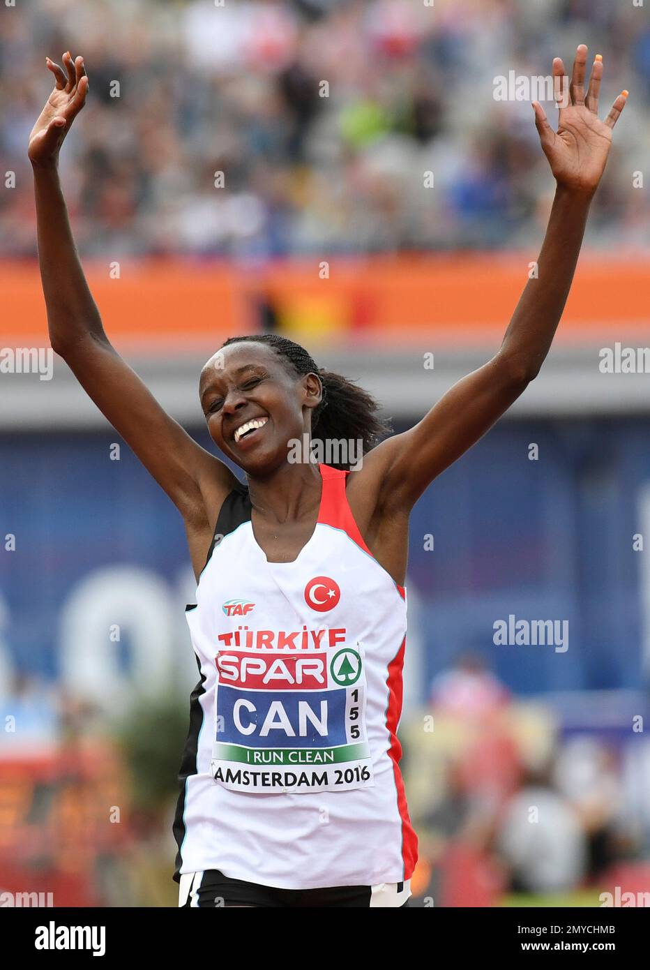 Turkey's Yasemin Can celebrates after winning the gold medal in the ...