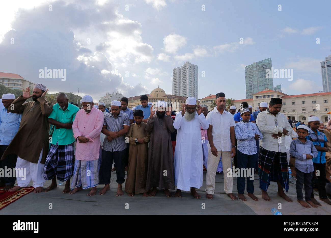 Sri Lankan Muslims offer Eid al-Fitr prayers at the Galle Face Green in ...