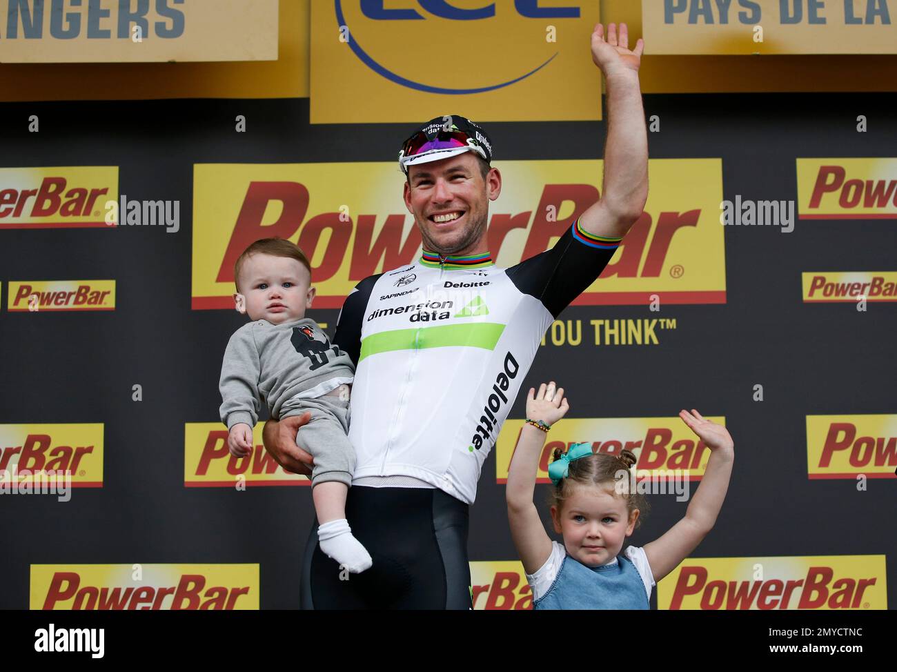 Stage winner Britain's Mark Cavendish celebrates with his children ...