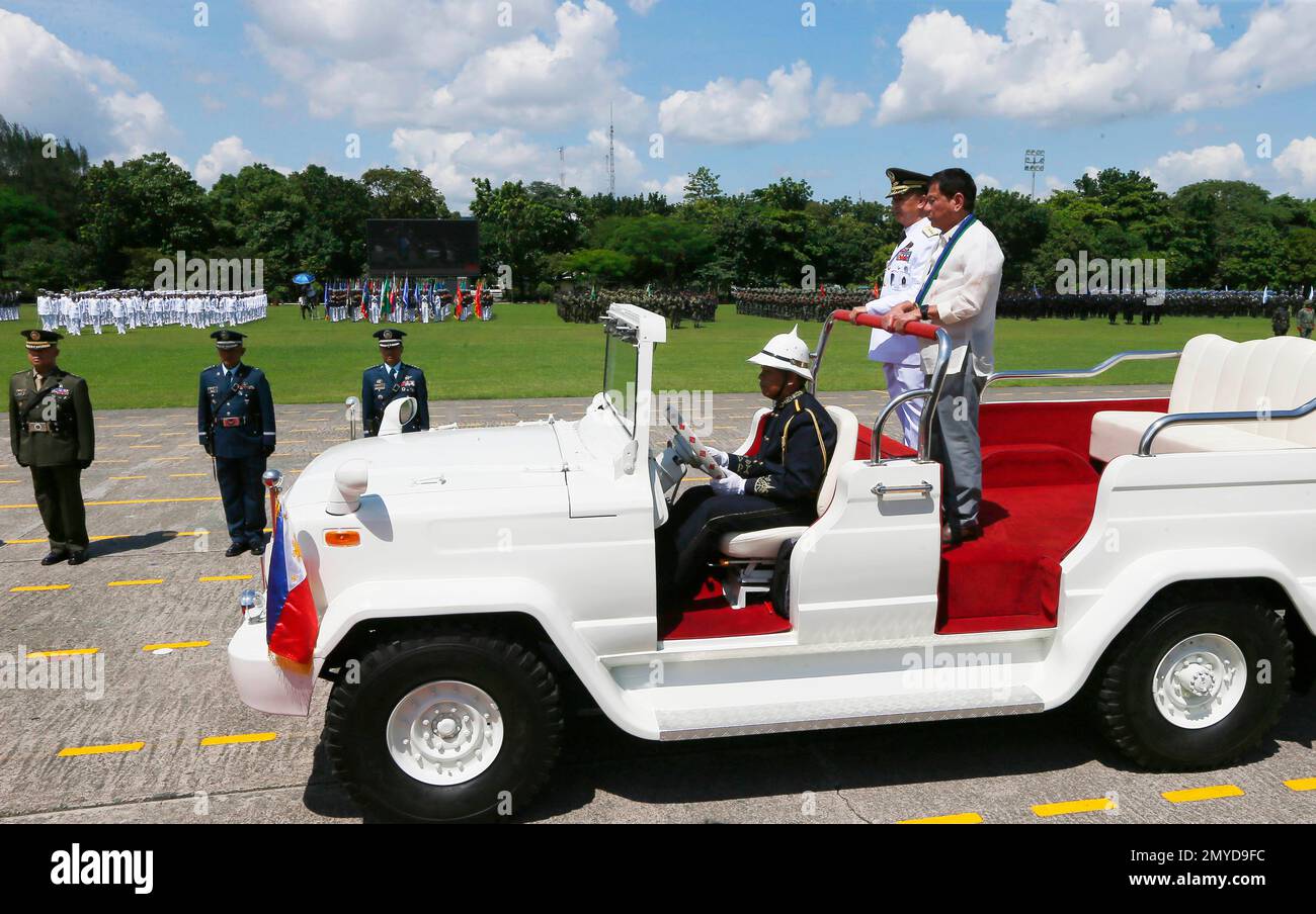 Philippine President Rodrigo Duterte reviews the troops during parade ...