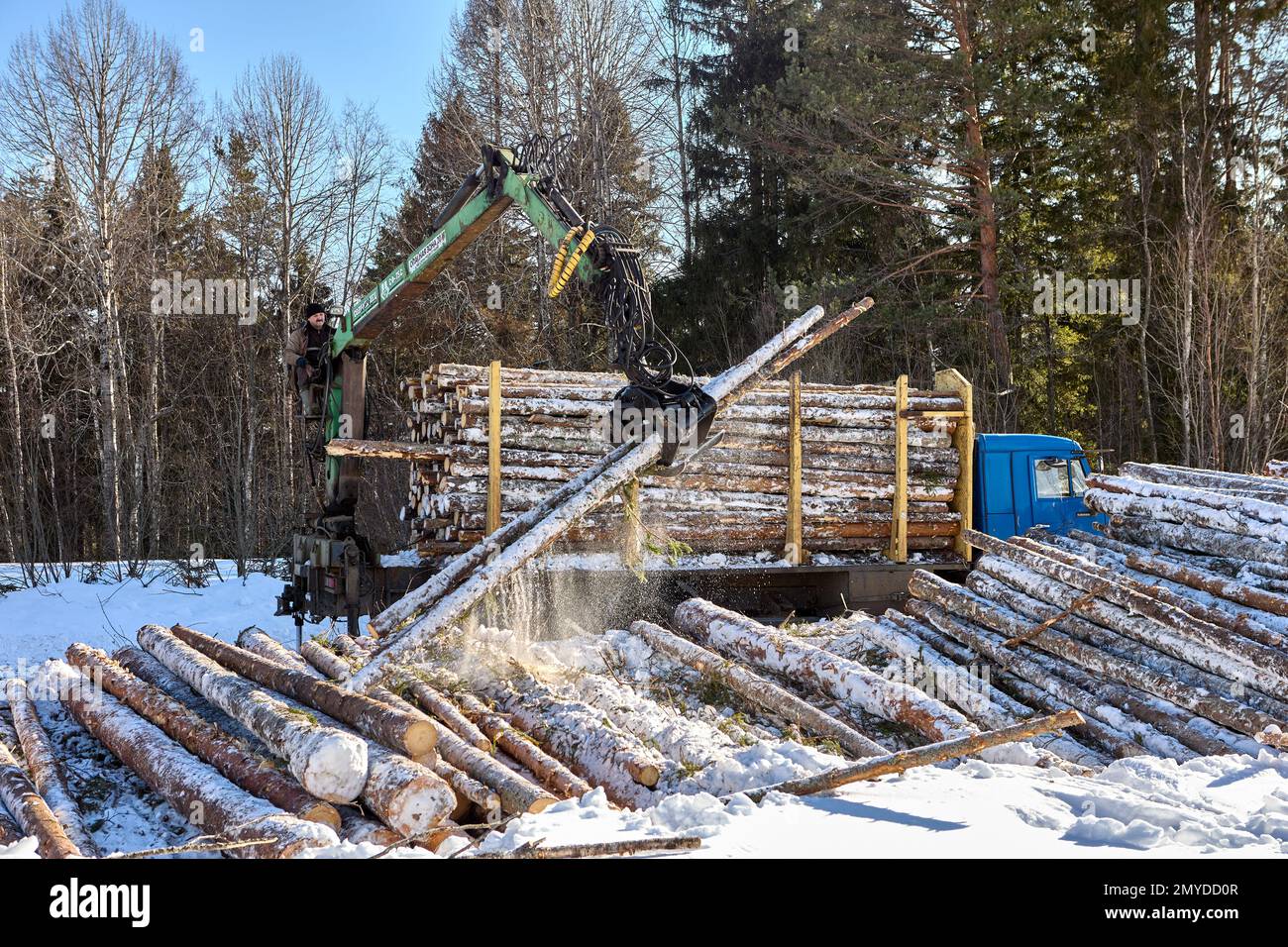 Grapple log self loader is mounted on rear of truck Stock Photo - Alamy