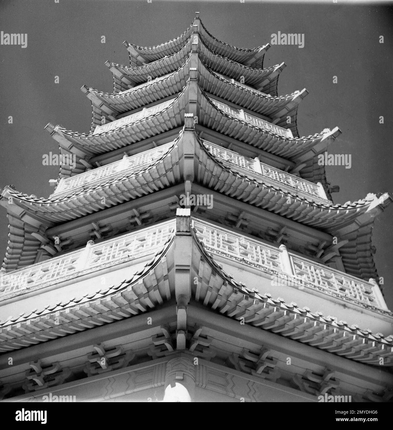 The seven-tiered pagoda at the Haw Par gardens in Hong Kong, a must-see ...