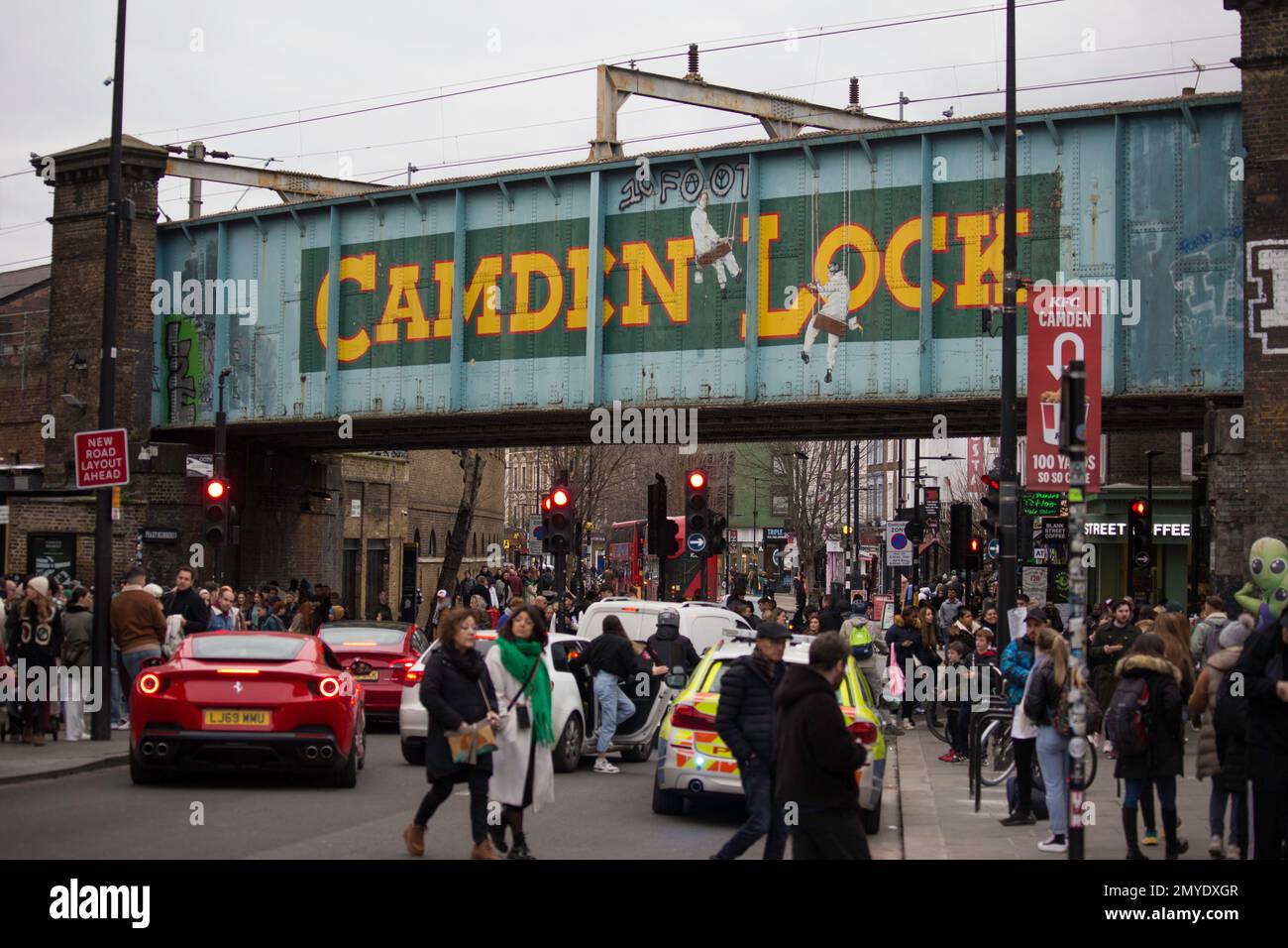 Camden Lock bridge and tourists at Camden Market London Stock Photo - Alamy