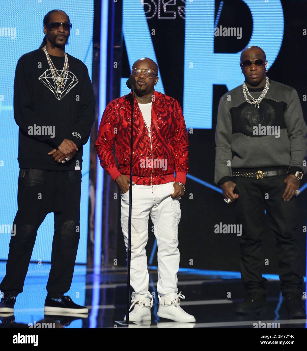 Snoop Dogg, from left, Jermaine Dupri and Birdman present the award for ...
