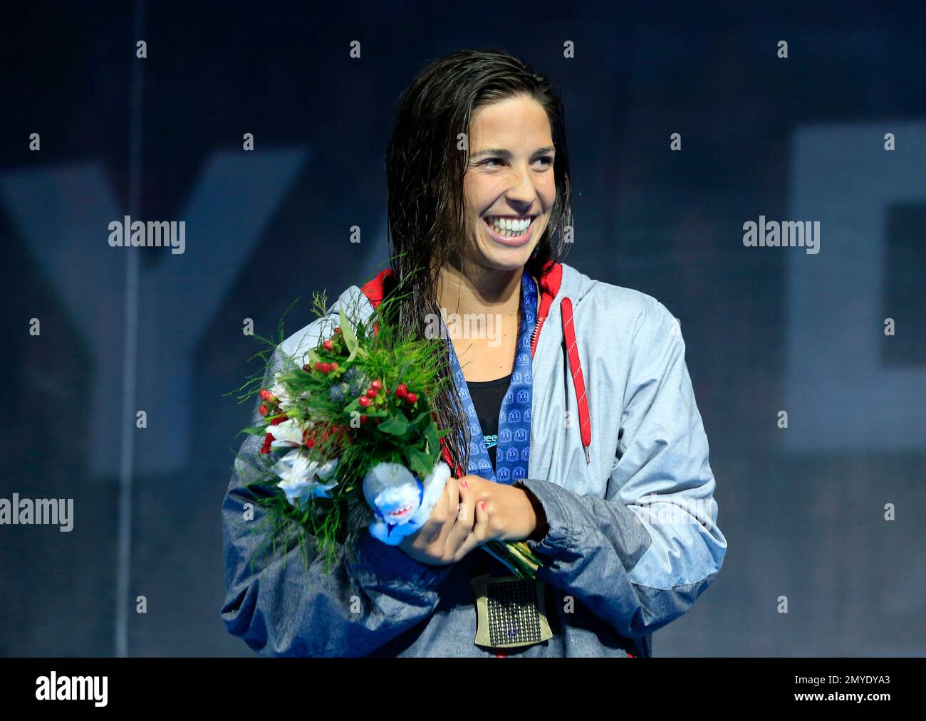 Maya DiRado celebrates after winning the women's 400-meter individual ...