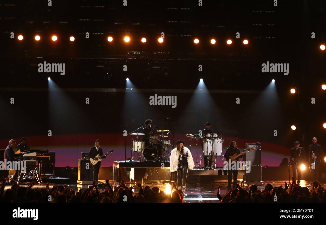 The Roots and Erykah Badu perform “The Ballad of Dorothy Parker” during ...