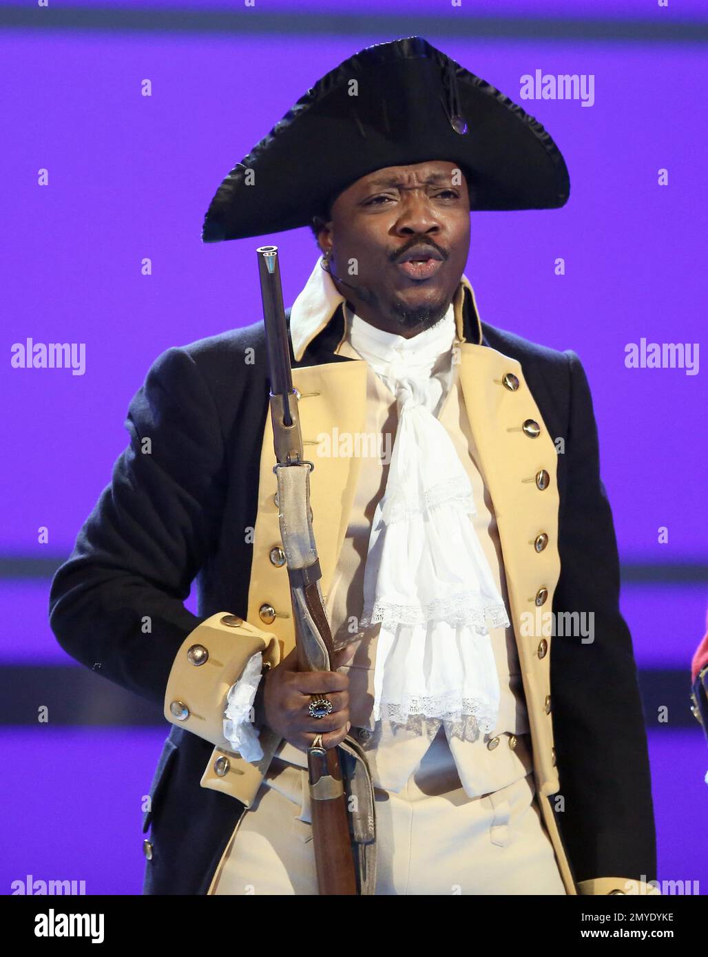 Anthony Hamilton performs a skit dressed as a character from the ...