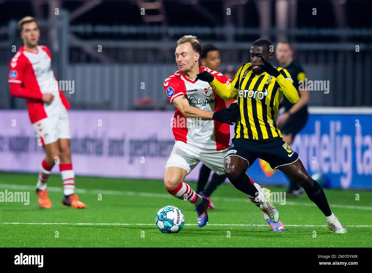 EMMEN - (lr) Mark Diemers of FC Emmen, Carlens Arcus of Vitesse during ... EMMEN - (lr) Mark Diemers of FC Emmen, Carlens Arcus of Vitesse during ...