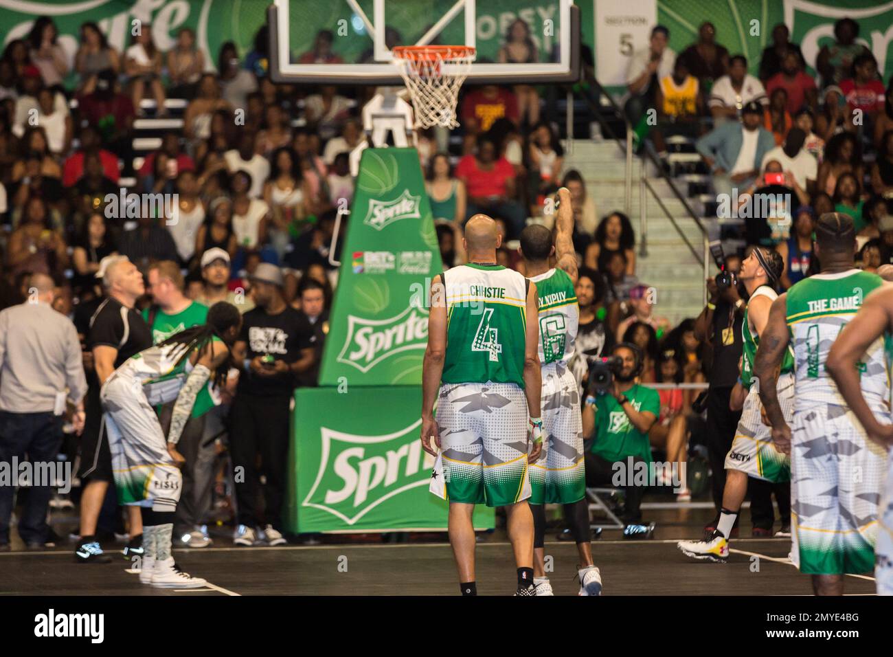 Snoop Dogg, from left, Doug Christie, Guy Dupuy, Kenny Dobbs, and The ...