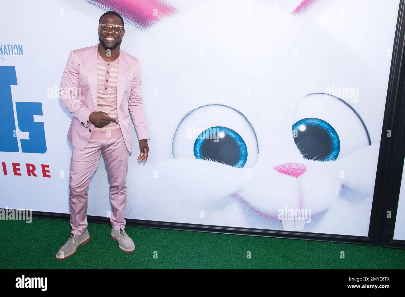 Kevin Hart attends the premiere of "The Secret Life of Pets" at the ...