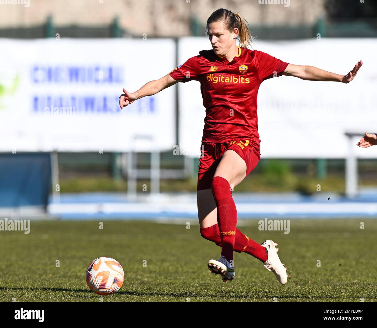 Comowomen hi-res stock photography and images - Alamy