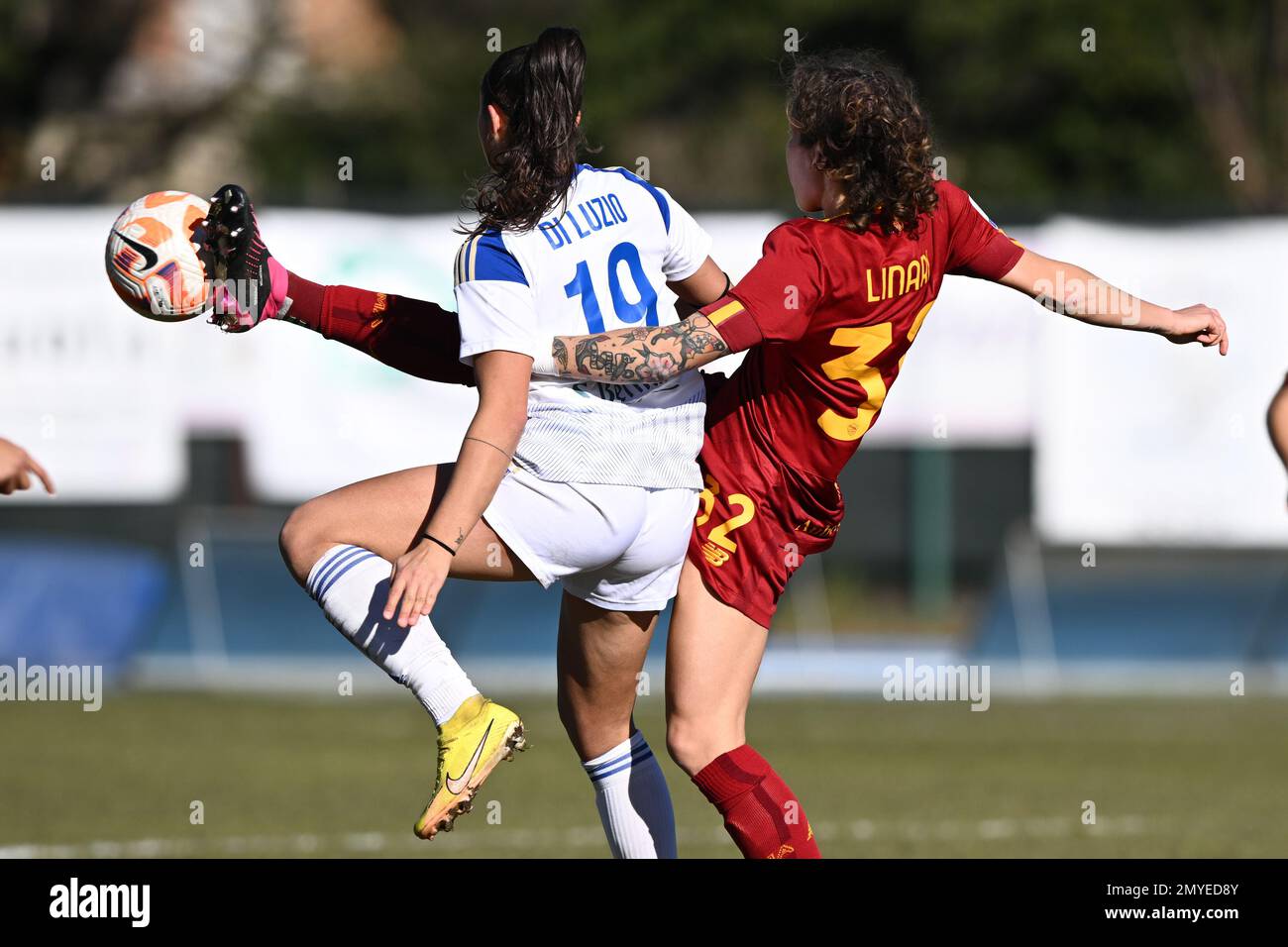 Comowomen hi-res stock photography and images - Alamy